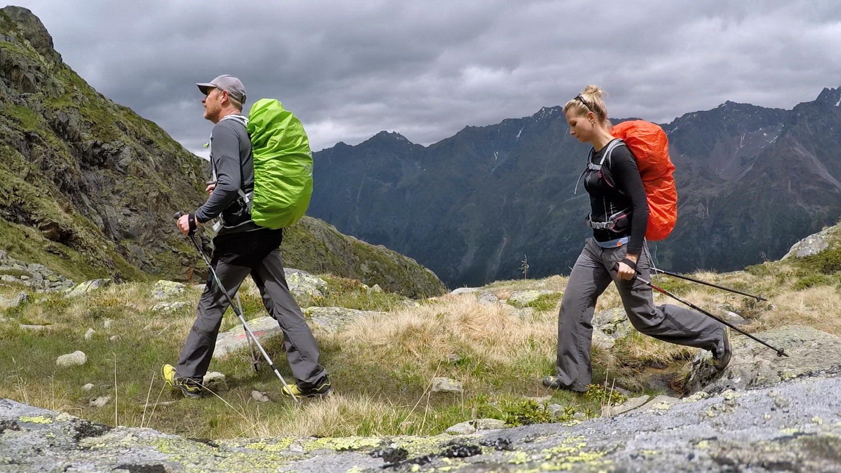 Wandern in Sölden. Verschwundene Wanderwege und aufdringliche Schafe in ...